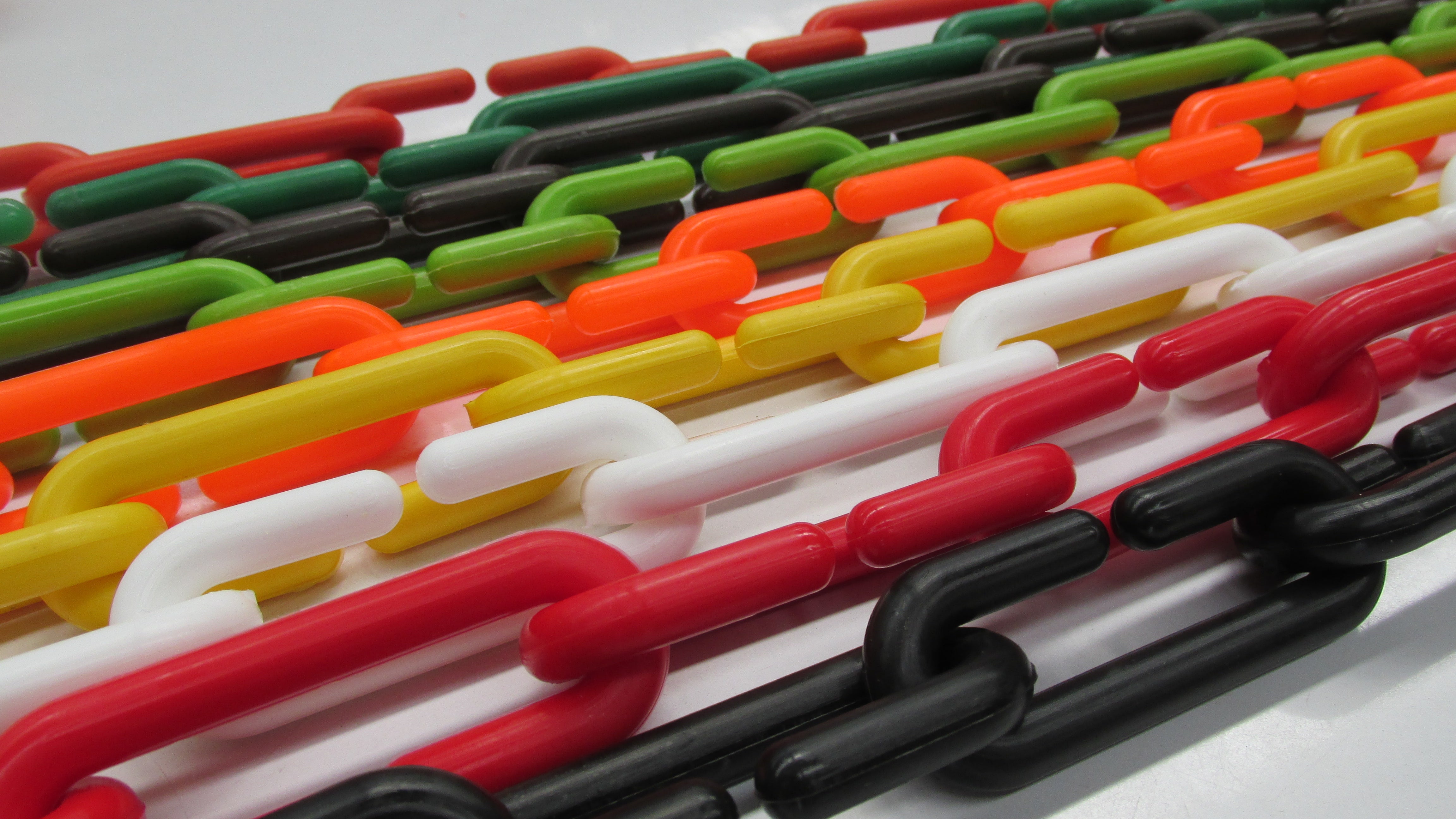 CADENA PLASTICA COLORES 1MX50M BOLSA – ESCOPLASTICA